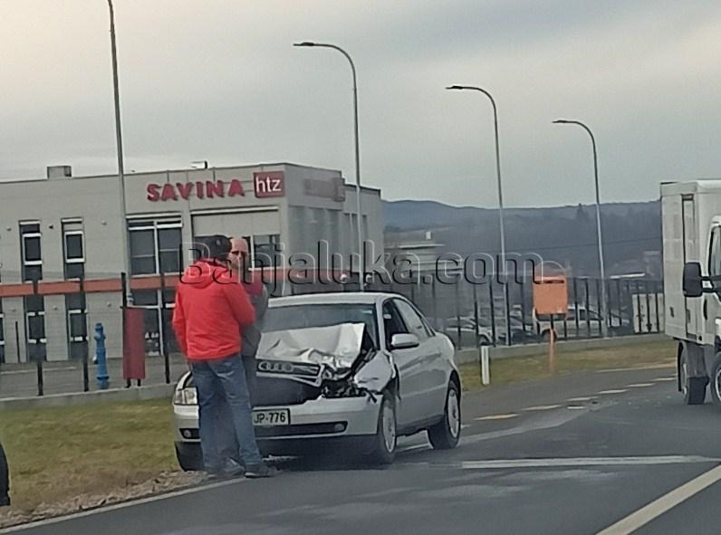 Sudar kamiona i putničkog vozila (Foto)