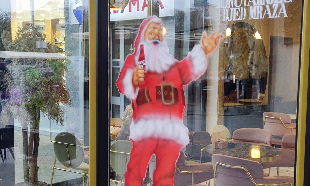 Prvi novogodišnji ukrasi već stigli u Banjaluku (Video)