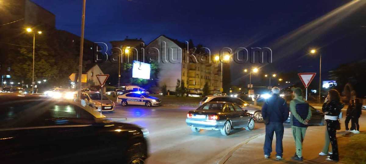 Udes na kružnom toku kod Rebrovačkog mosta (Foto)