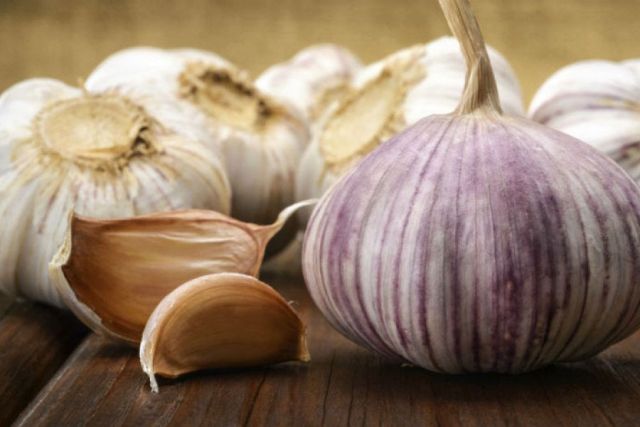 Moćni bijeli luk u borbi protiv akni i atletskog stopala