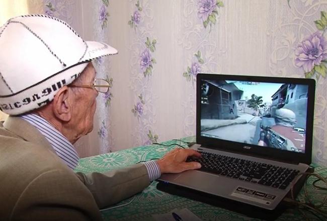 Ruski deka postao profesionalni gejmer u 71-godini (Video)
