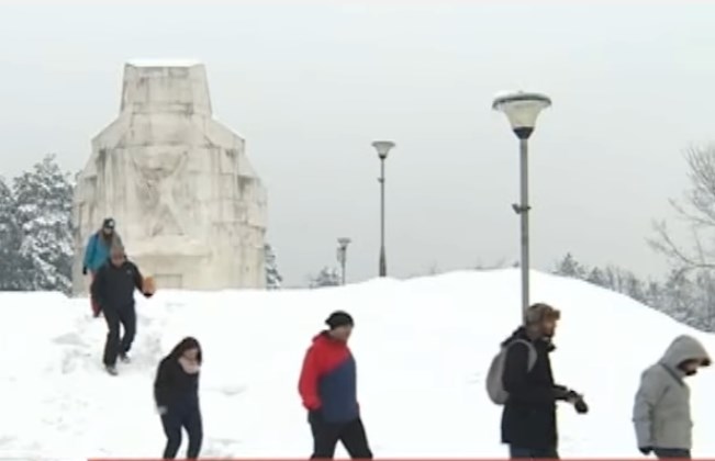 Banjalučani sa termos bocama u pohodu na Banj brdo