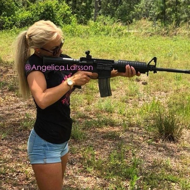 Atraktivna Šveđanka vozi kamion, upravlja bagerom, puca… (Foto)