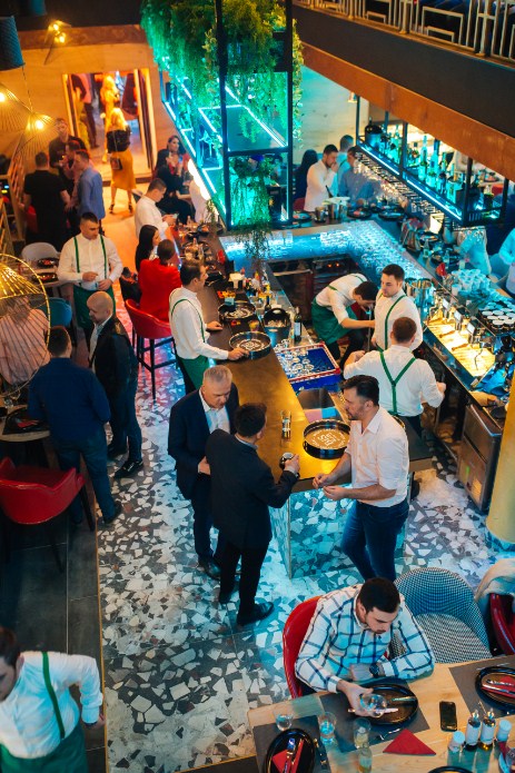 Bizarre Diverse bar obara rekorde posjećenosti (Foto)