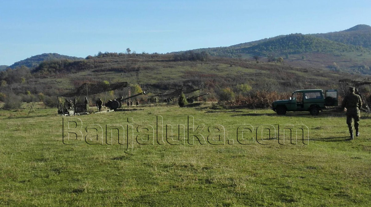 Foto vijest – Pogledajte kako izgleda vojna vježba na Manjači trenutno