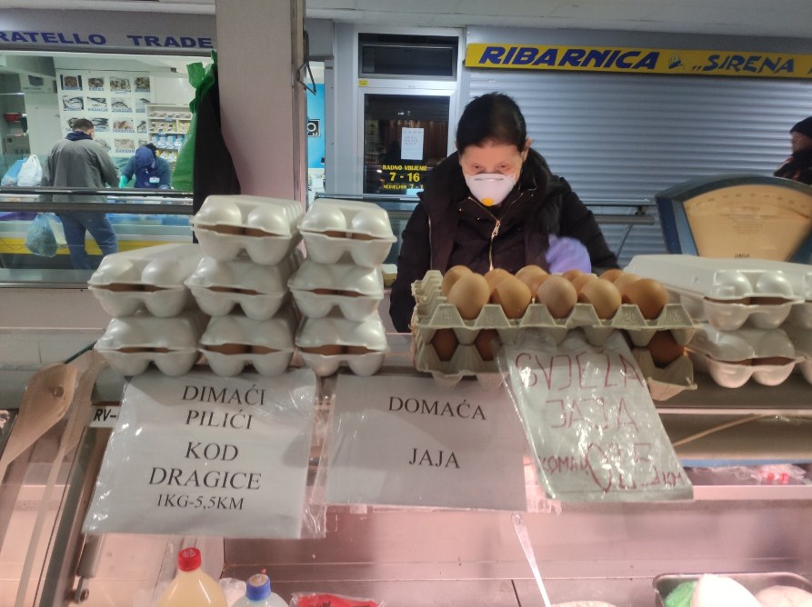 Na Tržnici u ponudi lukovina, jaja i svježa riba