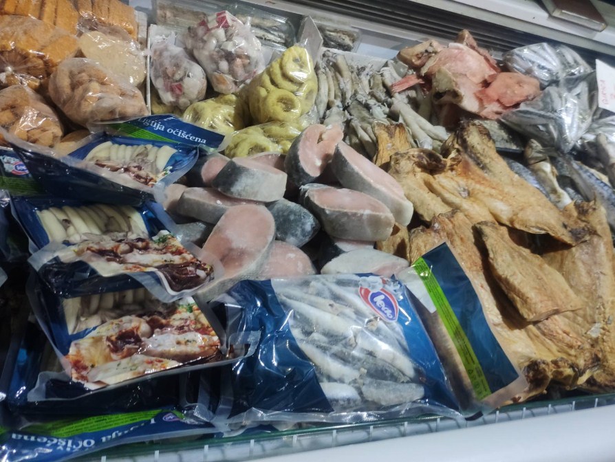 Na Tržnici u ponudi lukovina, jaja i svježa riba