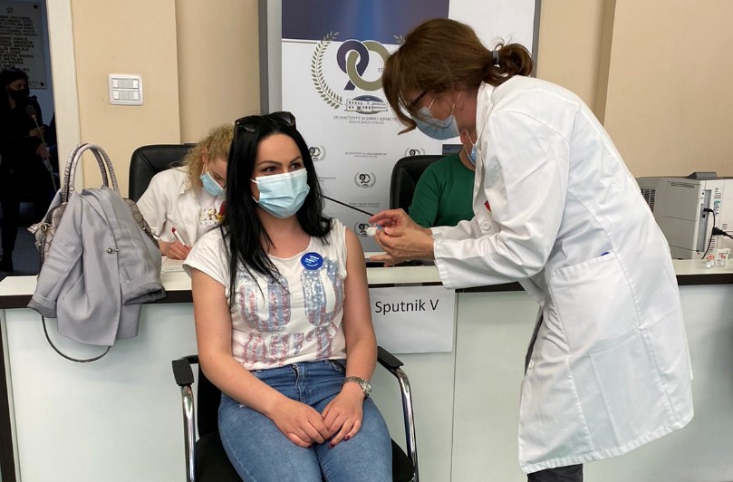 Počela vakcinacija za medije: Evo kako izgleda vakcinisanje (Foto/Video)