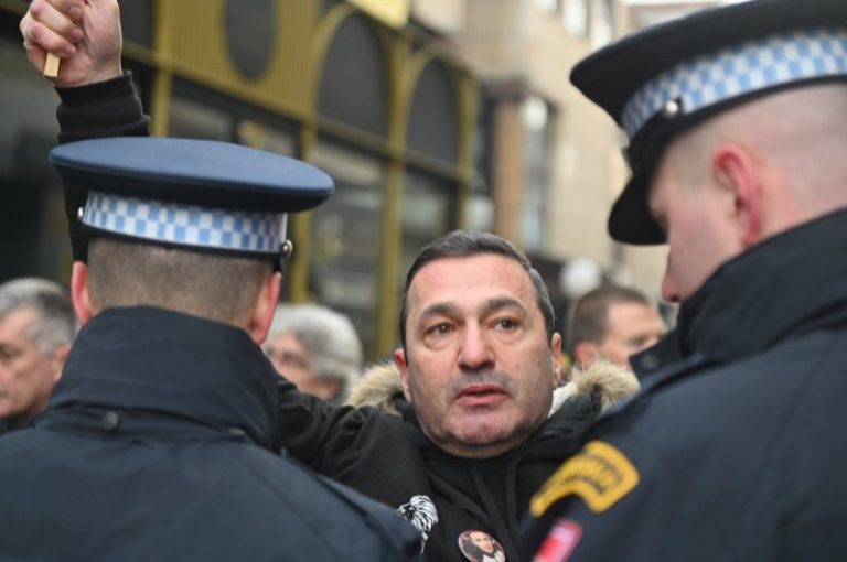 Davor Dragičević protestuje na Trgu Krajine (Foto)