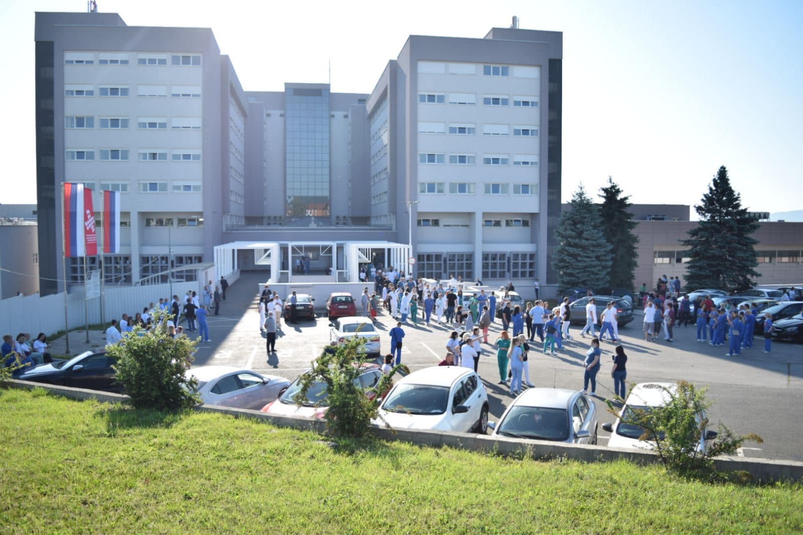 Dojava o bombi u UKC RS, u toku evakuacija