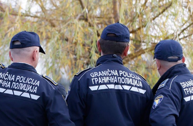 Zbog primanja dara od putnika: Pripadnicima Granične policije BiH po ...