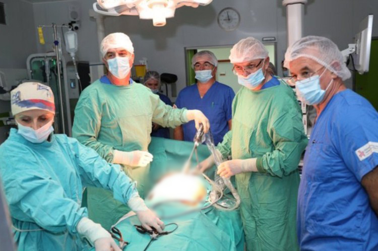 Uz podršku beogradskih ljekara obavljene tri operacije želučane kile u ...