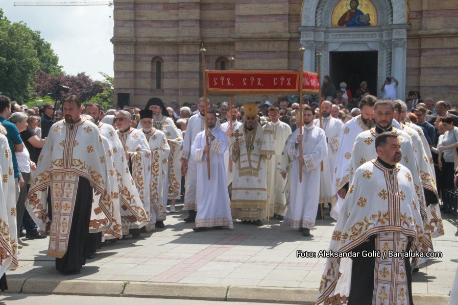 Banjaluka proslavlja Spasovdan: Litija na ulicama grada (Foto/Video)