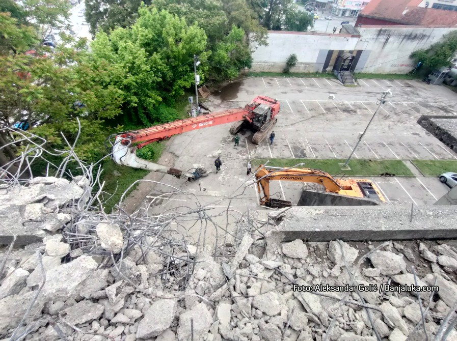 Počelo rušenje Palasa (Foto/Video)