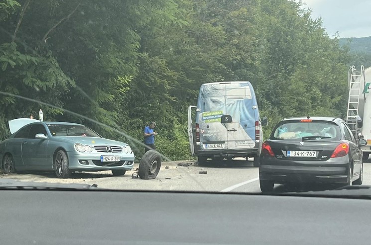Sudar tri automobila i kombija u kanjonu Tijesno kod Banjaluke (Foto)
