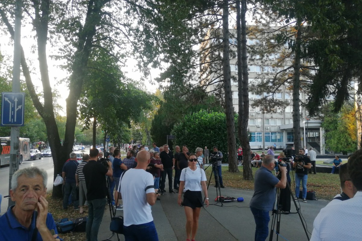 Građani se okupljaju ispred NS RS: Dolazak ovdje je opravdan, vlast ...