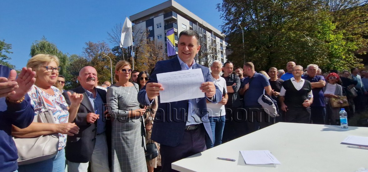 Počelo potpisivanje peticije za opoziv Stanivukovića (Foto)