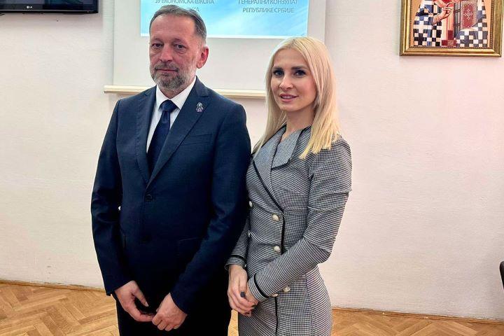 Generalni konzul Srbije razgovarao sa učenicima Ekonomske škole