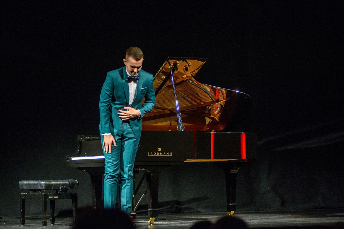 Đorđe Kuzmanović, pijanista: Studiranje u Švajcarskoj muzička kruna