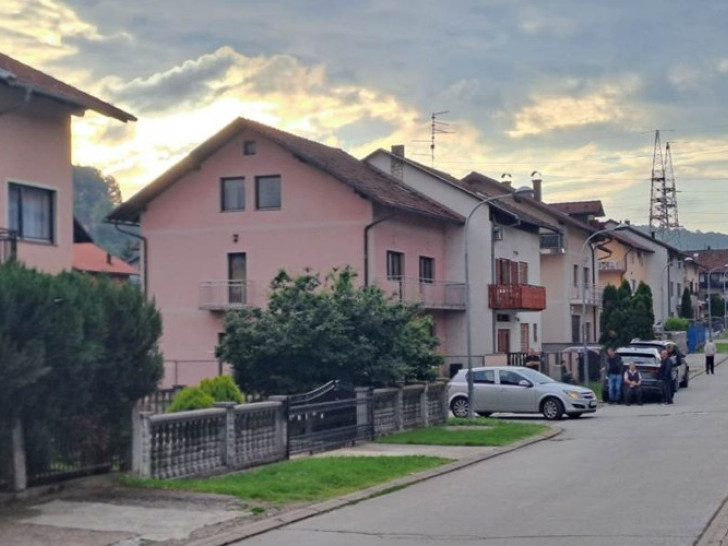 Nakon milionske pljačke razbojnik u klubu presvukao majicu?!